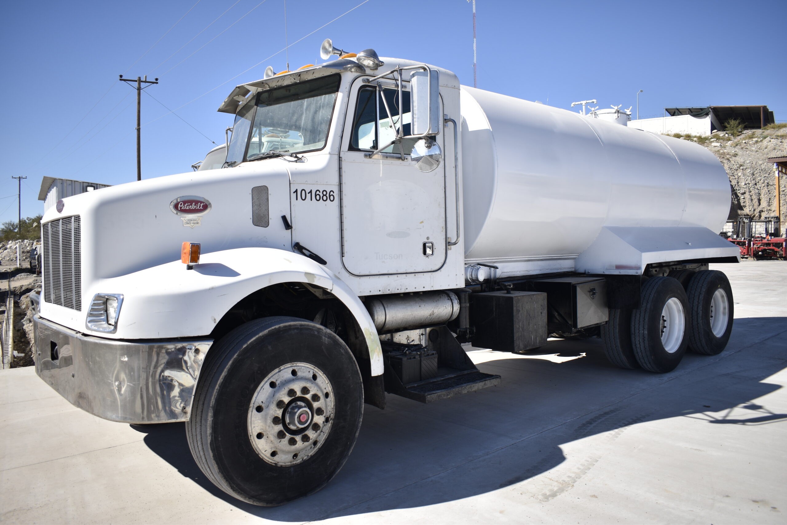2001 Cisterna Peterbilt PB330 – Lucano Maquinaria en México